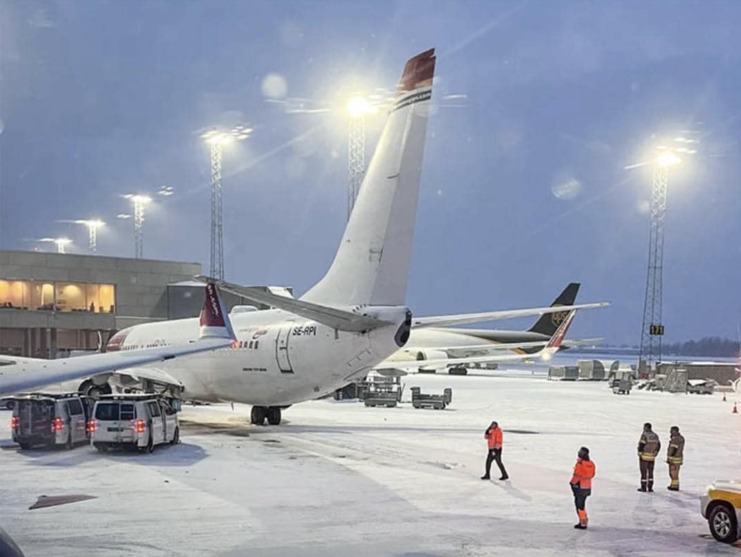 Norwegian 737-800 collided into another company 737-800 at Oslo ...