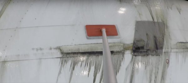 How are airplanes cleaned? - Aeropeep