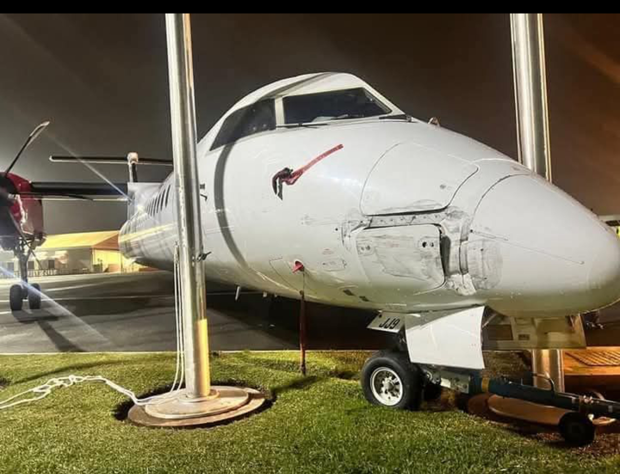 Jambojet Q400 plane rammed in between flagpoles at the VIP state ...