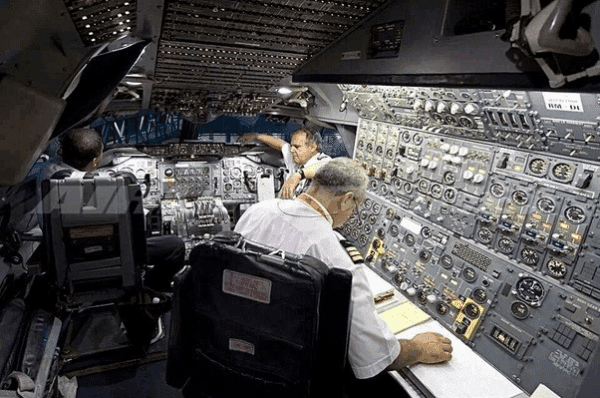 Why Did the Boeing 747 Require a Flight Engineer