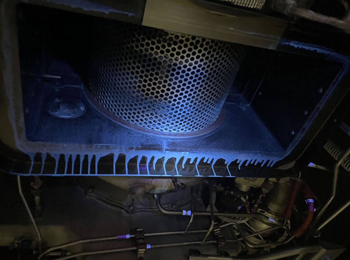 How to Detect APU Oil Leaks Using UV Light Aircraft Maintenance