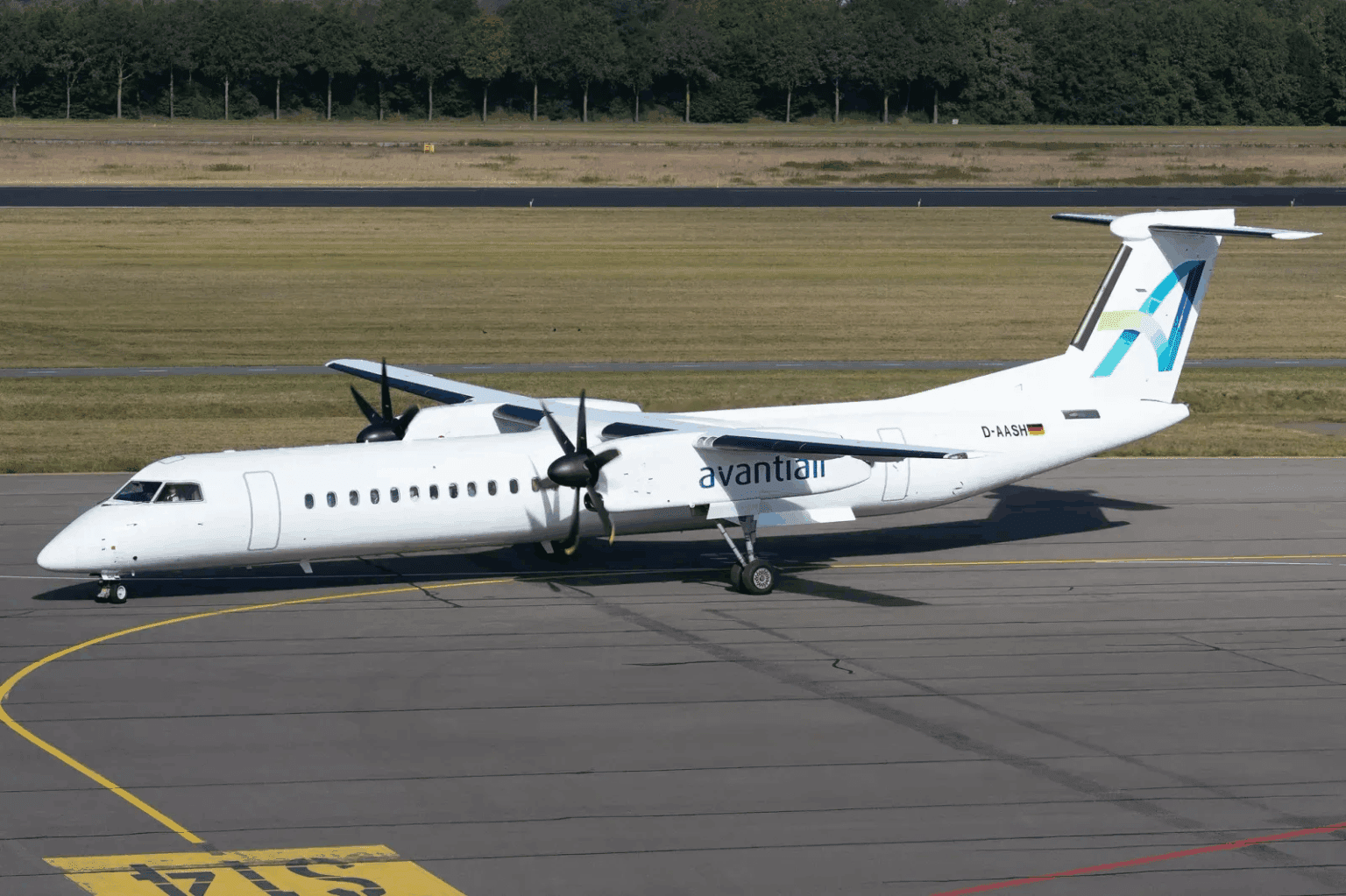 Dash 8 Q400: Why Airlines Love This Regional Aircraft Over Jets
