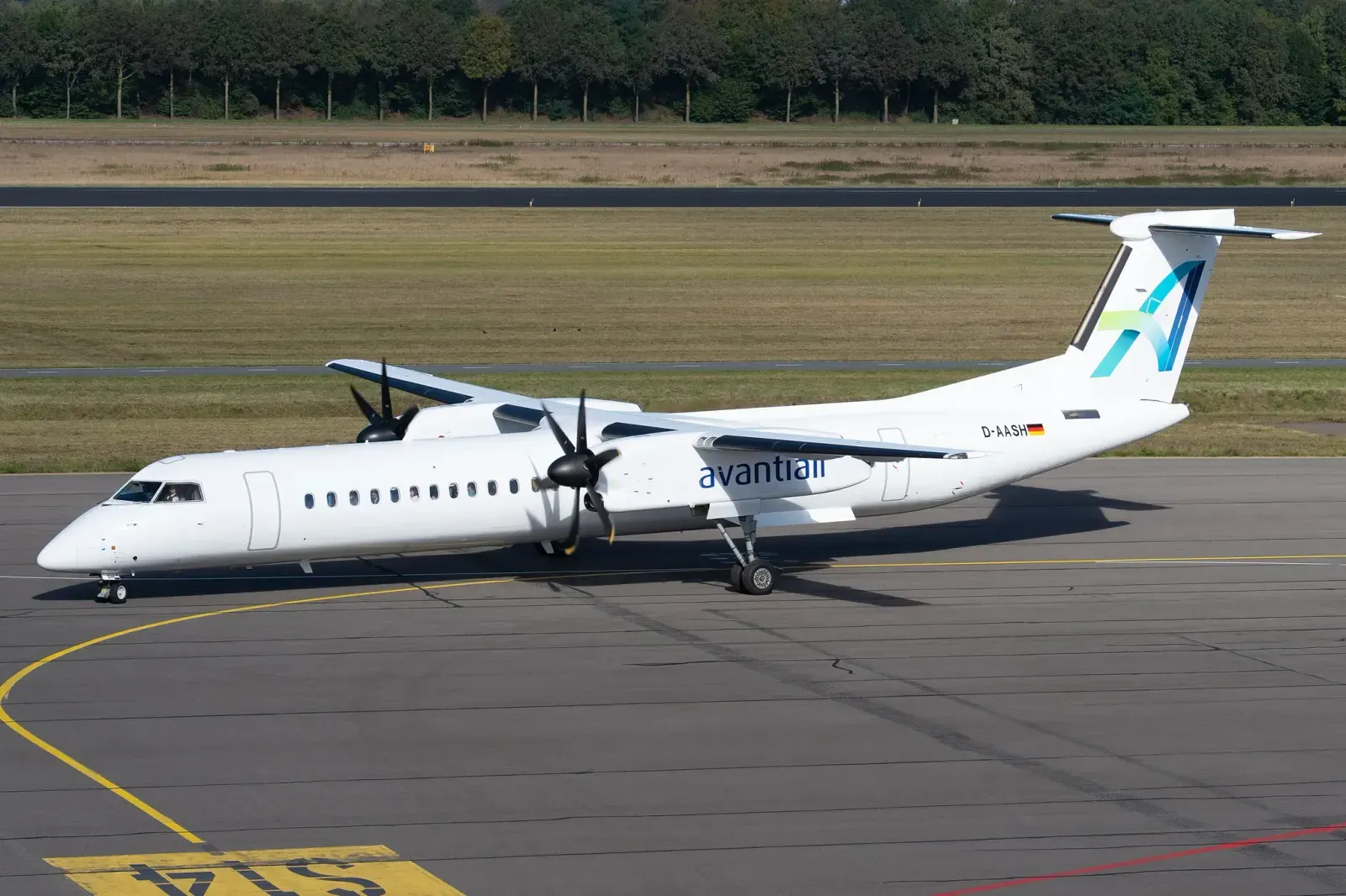 Dash 8 Q400: Why Airlines Love This Regional Aircraft Over Jets